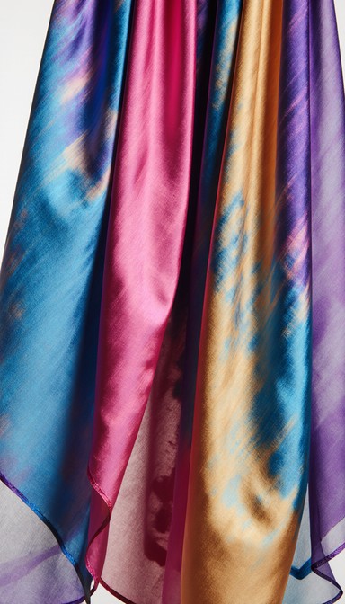 Free Iridescent Silk Flow Image | Download at StockCake